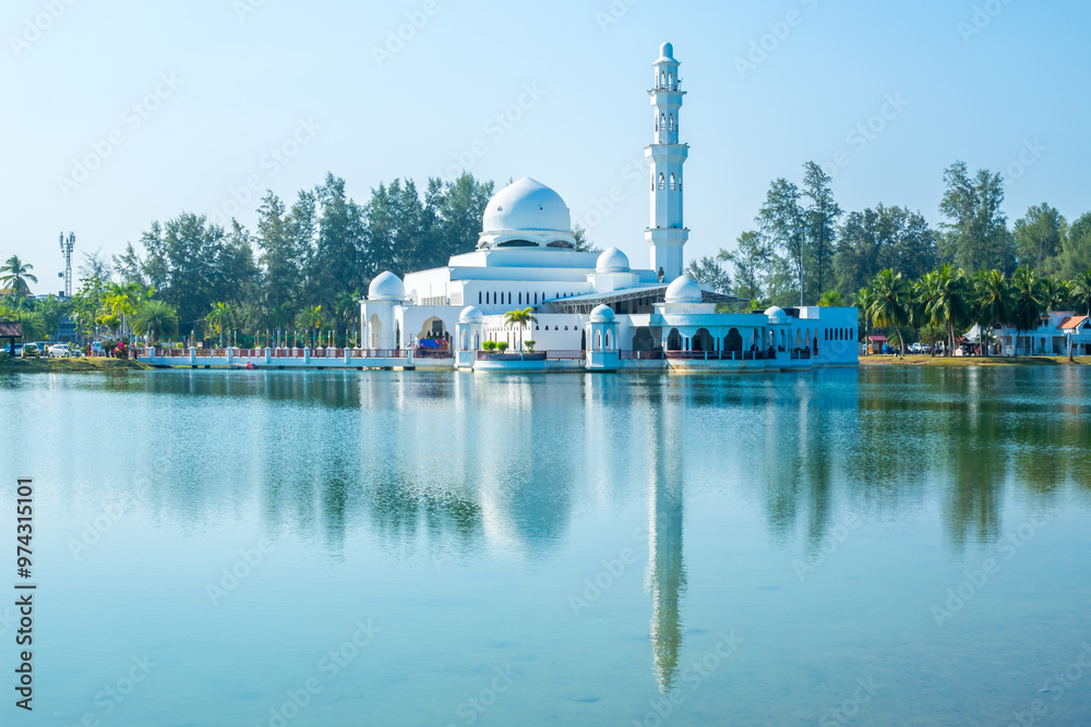 Beautiful Mosque on the water, Mosque Tengku tengah Zaharah oralso ...