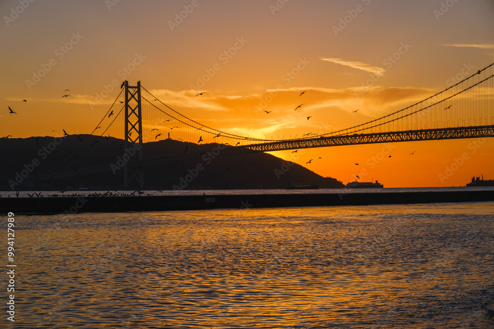 [HYOGO]Sunset view of Akashi Kaikyo Bridge, known as one of the world's ...