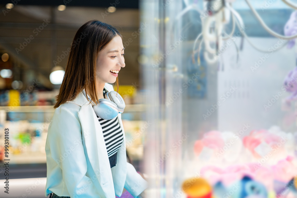 Young asian teenager woman playing game in game arcade. Happy Pretty ...