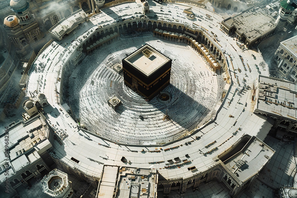 Pilgrims circumambulate the Kaaba at Masjidil Haram in Makkah, Saudi ...