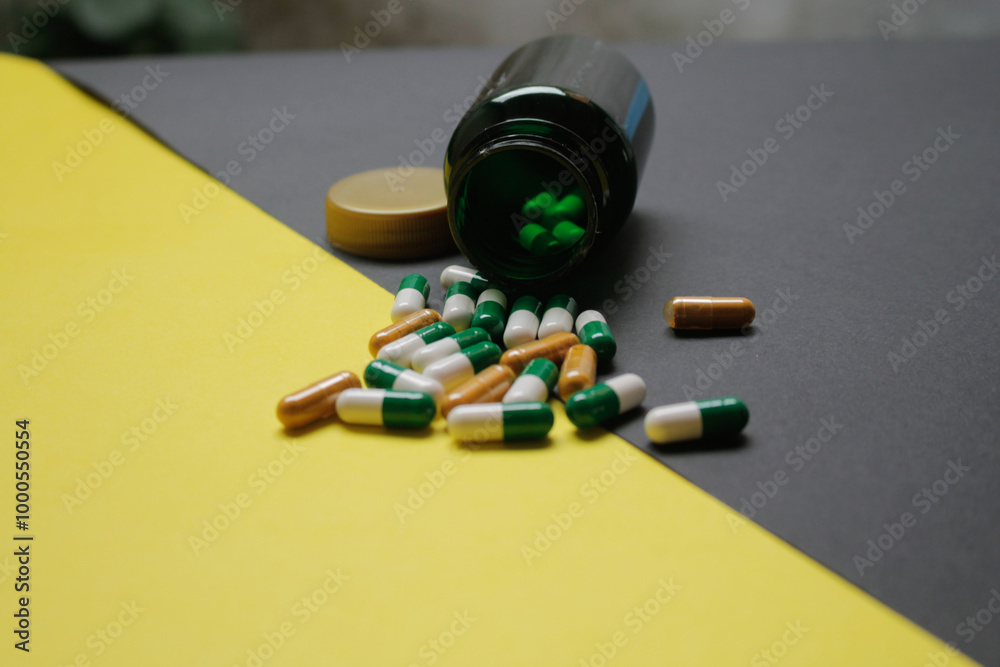 Fármacos representados en capsulas o comprimidos para curar ...