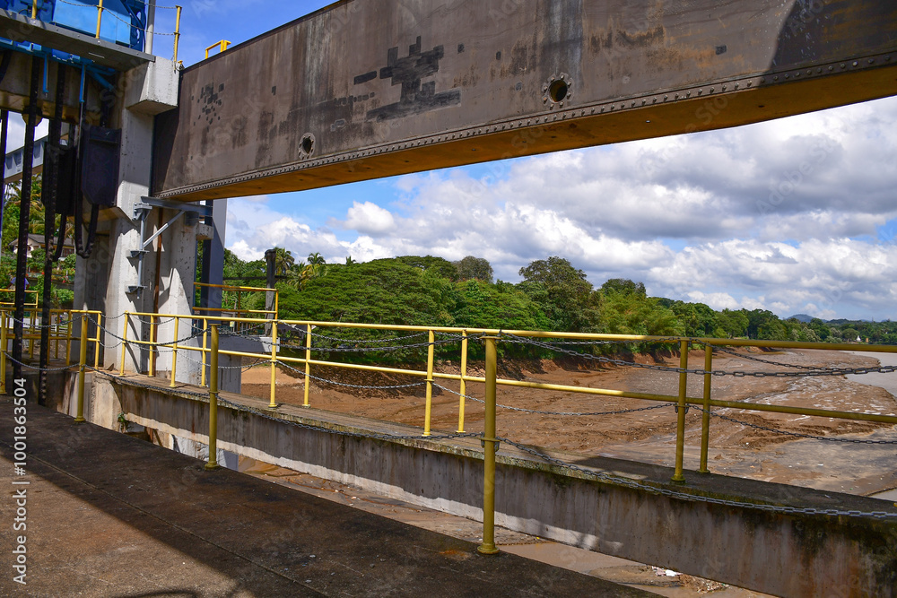 09.29.2024 Sri lanka , Sluice gate gearbox rolling controls chain ...