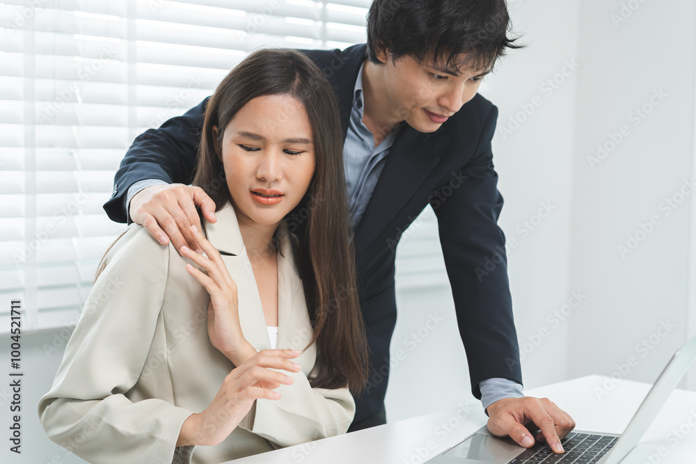 Stock-Foto „Unhappy, disgusted asian young employee, business woman ...