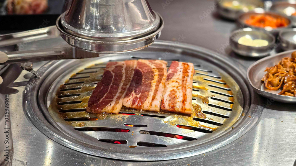 Premium pork marinated in a special sauce, grilled on Saemaeul's grill ...