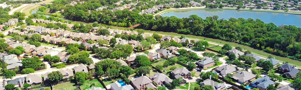 Foto de Stock Panorama aerial view creek with bridge across residential ...
