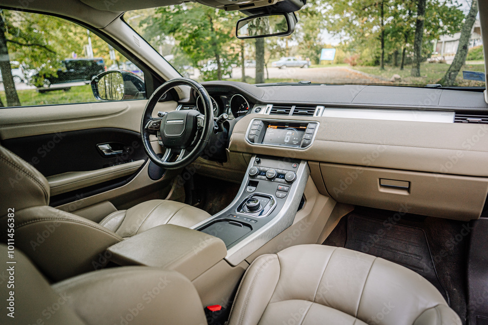 Front interior of a Range Rover, showcasing the beige leather seats ...
