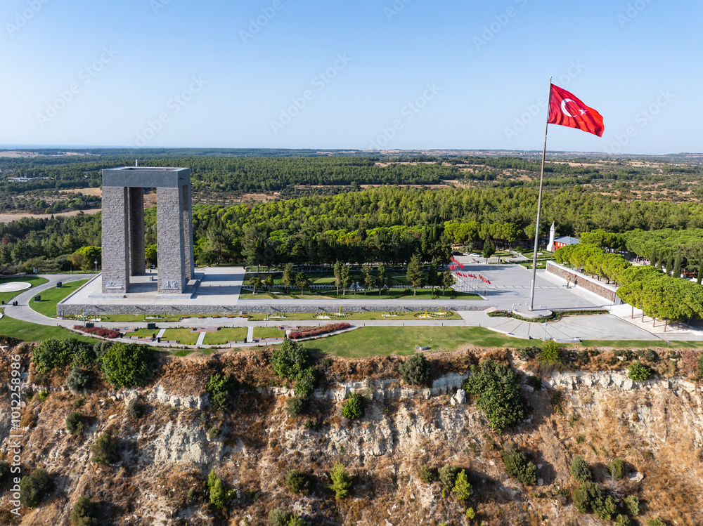 Turkish Flag (Turk Bayragi) and Martyrs' Memorial Photo, Canakkale ...