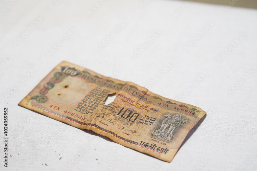 Torn Vintage Indian 100 Rupee Note Isolated Photo, Old Reserve Bank of ...
