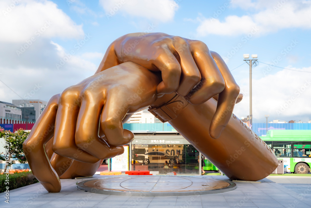 ภาพถ่าย Stock South Korea, Seoul - August 13, 2024: Golden hands ...
