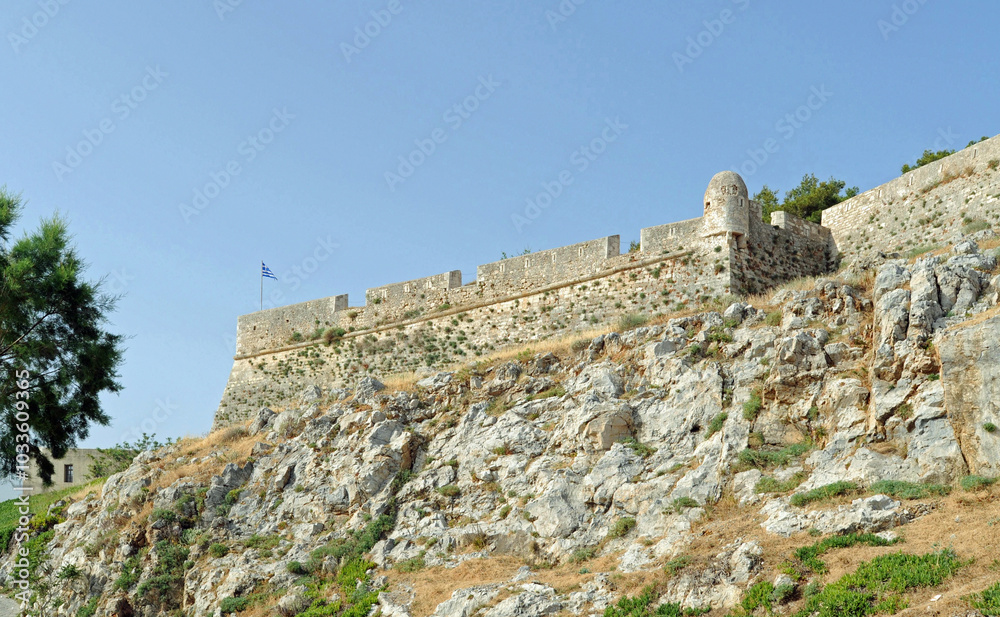 Le demi-bastion Saint-Nicolas de la forteresse de Réthymnon en Crète ...
