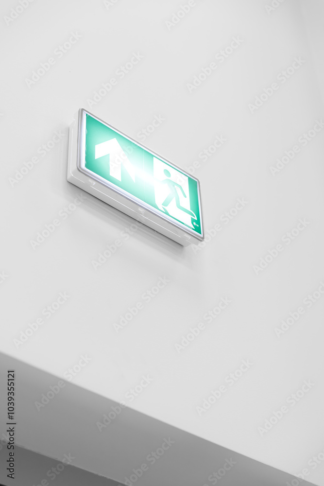 Foto de Stock exit sign, green sign, emergency exit, safety sign ...