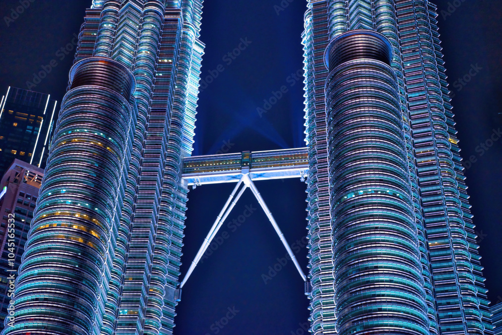 Foto de Stock KUALA LUMPUR, MALAYSIA - OCTOBER 18, 2024: Petronas ...