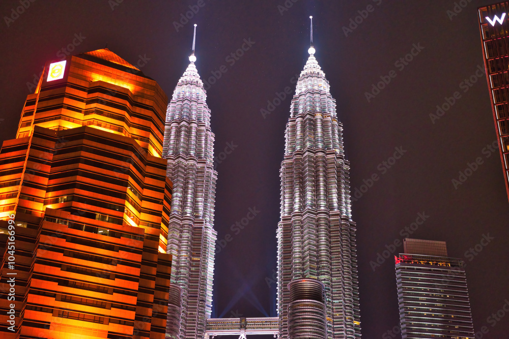 Foto de Stock KUALA LUMPUR, MALAYSIA - OCTOBER 18, 2024: Petronas ...