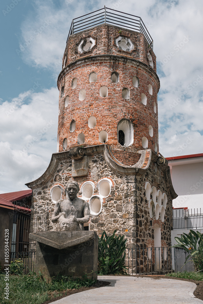 El Fortín de Heredia, icónica torre de ladrillo en el centro de Heredia ...