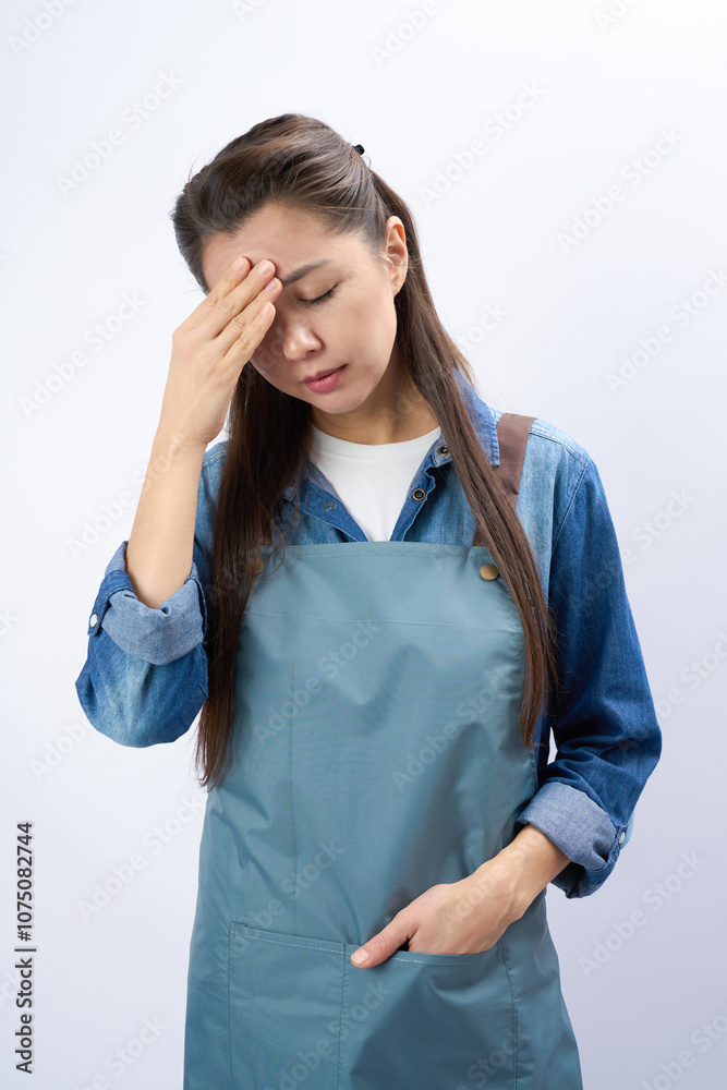 Stock-Foto „Exhausted young woman barista wearing a apron puts hand on ...