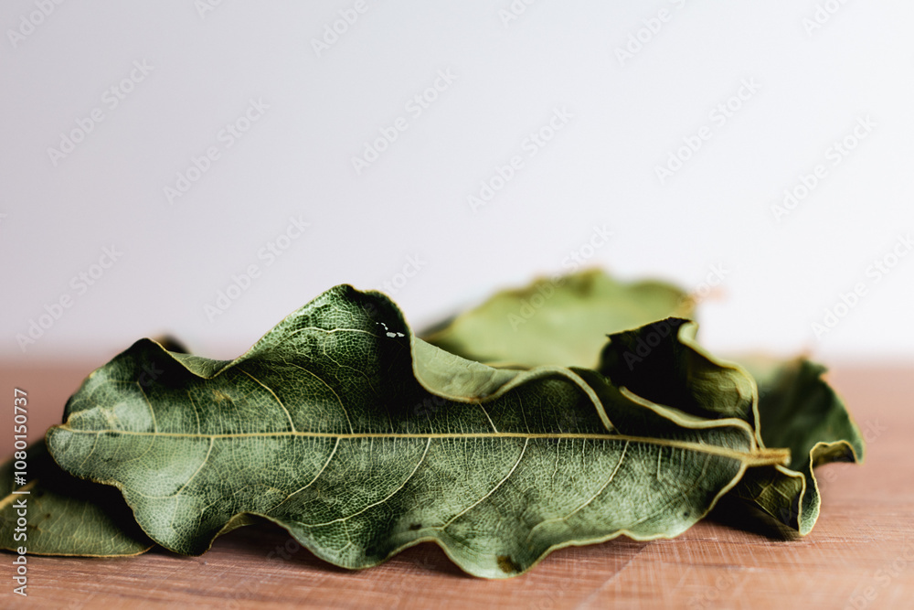 Bay leaves for cooking, burning, to bring serenity, reduce anxiety, relieve headaches and ...