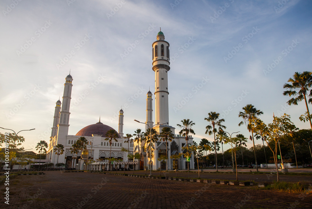 The beauty of the Mujahidin Grand Mosque (Masjid Raya Mujahidin) at ...