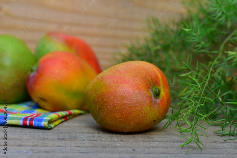 Manga é um fruto do tipo drupa produzido por uma árvore chamada ...