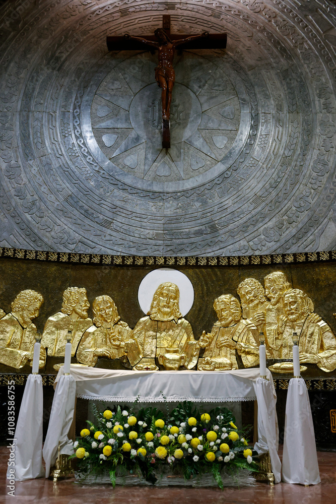 Tan Hoa Church. Jesus offering communion to His Apostles at the Last ...