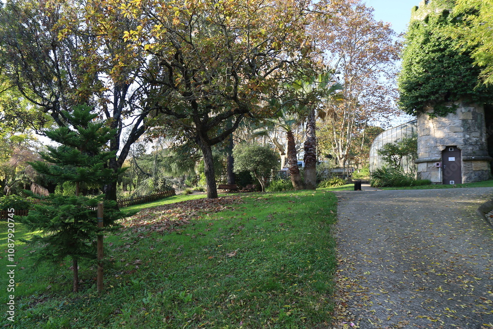 Le parc botanique de la tour vieille, jardin botanique et parc public ...