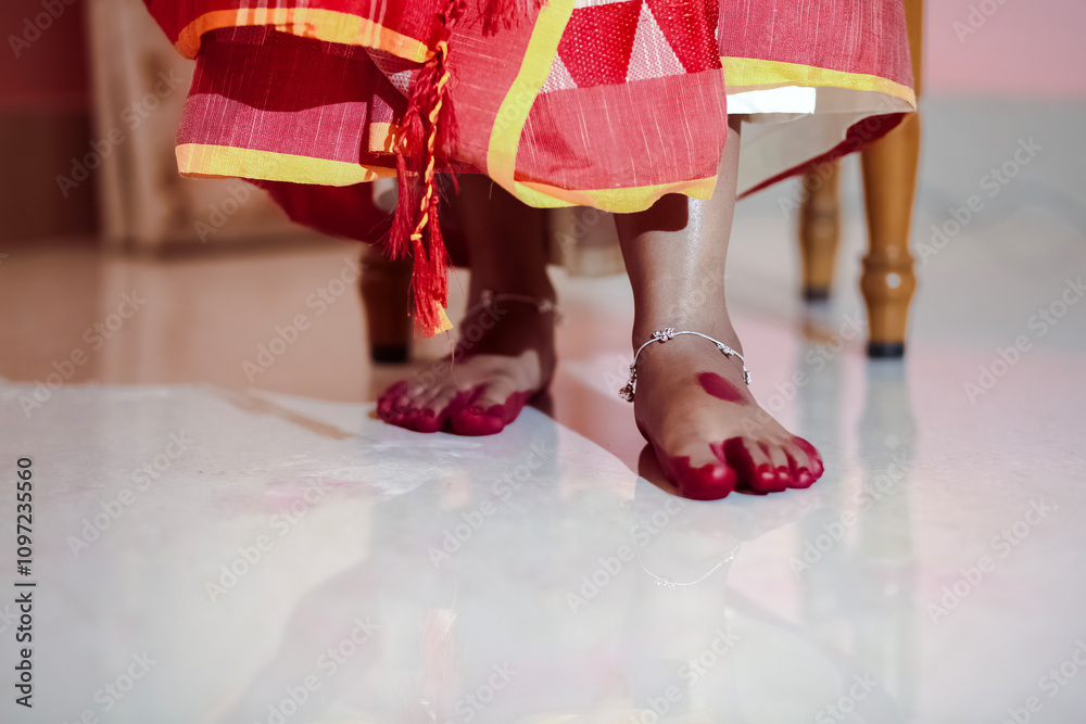 Feet of a Bengali bride painted with aalta. An Indian Bengali Wedding ...