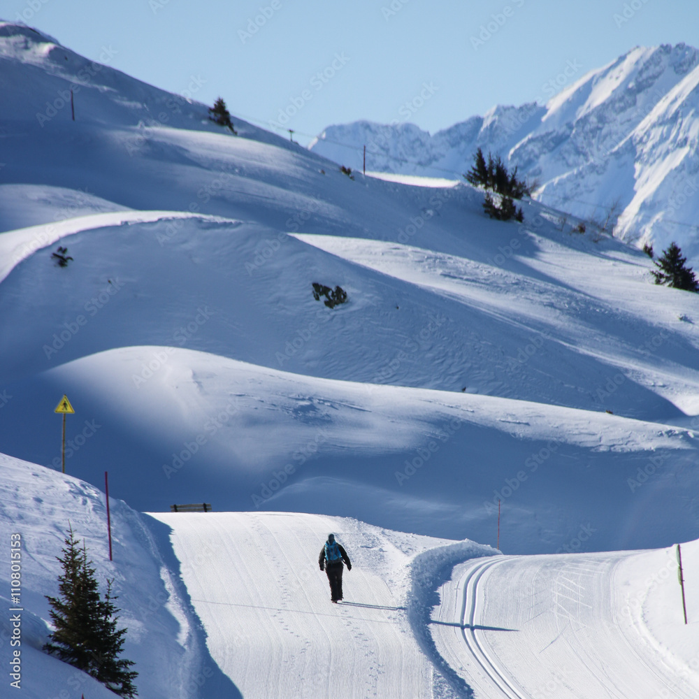 paysage de neige autour du lac Besson à l'Alpe d'Huez en Isère en hiver ...