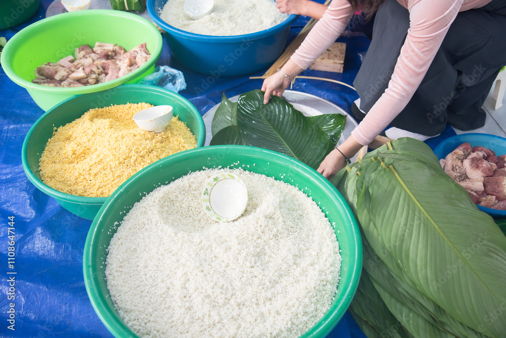 Vietnamese Chung Cake Package Steps to make banh chung, traditional ...