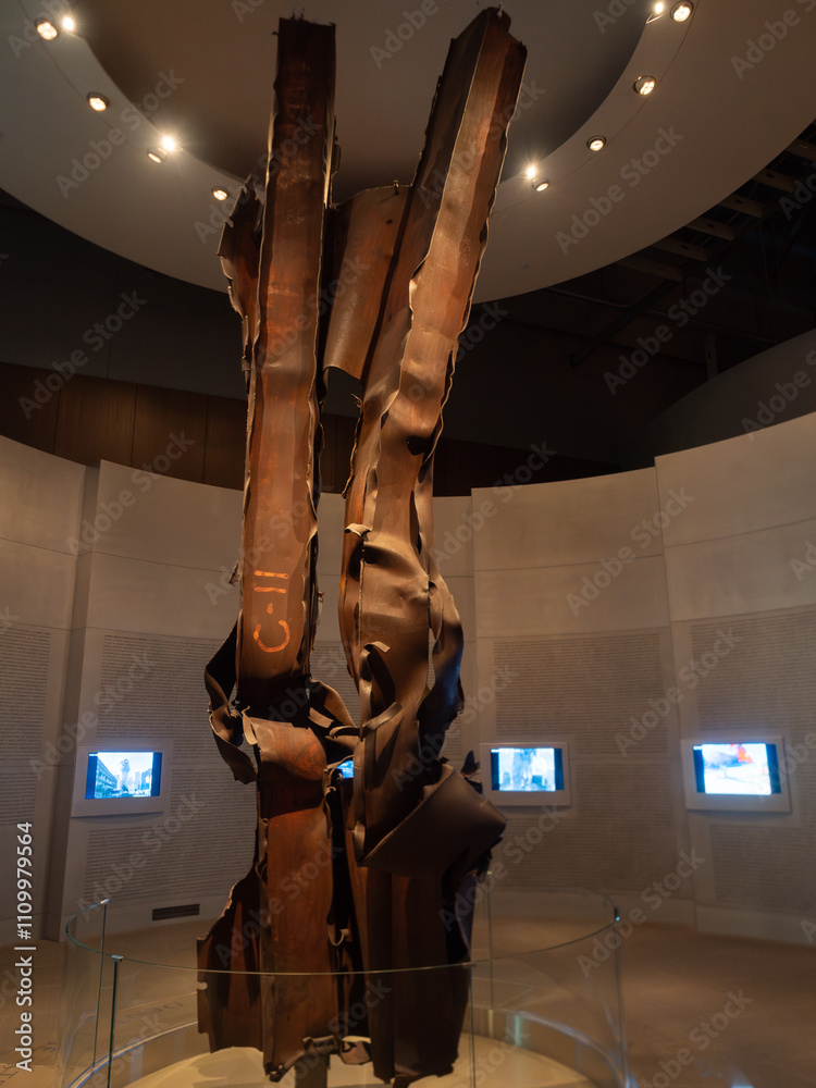 Foto Mangled I-Beams from the World Trade Center on 9/11 on Display at ...