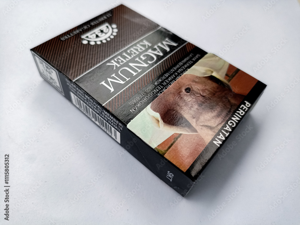MAGNUM KRETEK Kretek up close. Packaged cigarettes. MAGNUM KRETEK ...