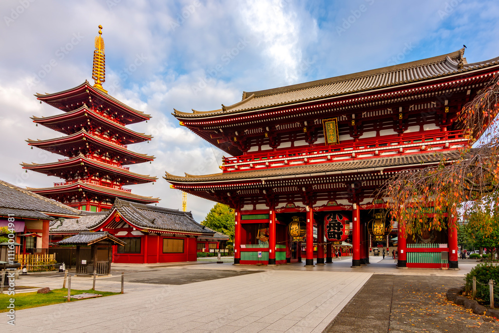 Hozomon gate and Pagoda of Senso-ji temple in Asakusa, Tokyo, Japan ...