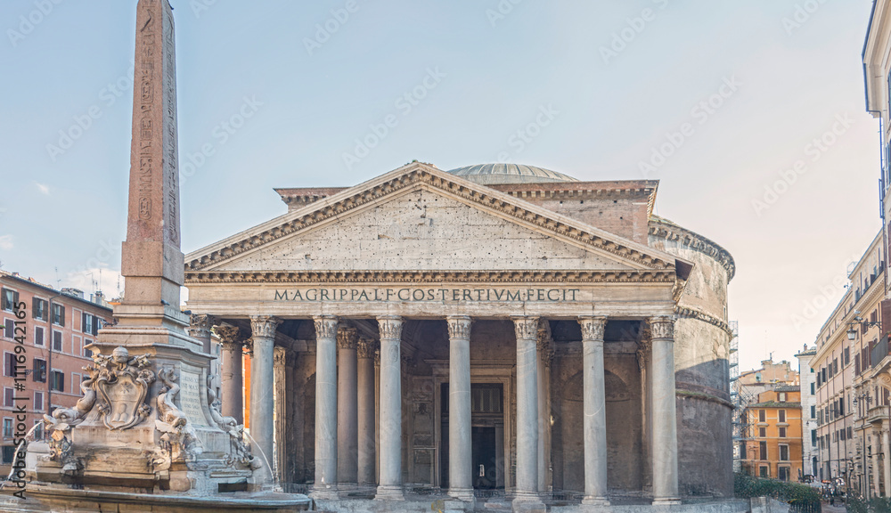 Foto de Stock The Pantheon, a building completed by the emperor Hadrian ...