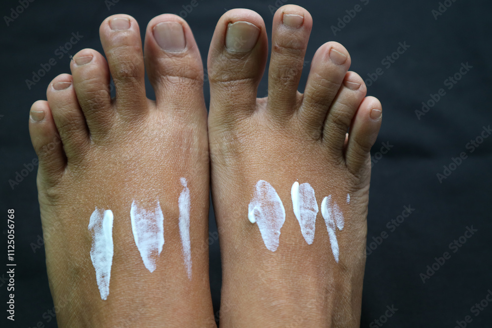 Sunscreen Application Test on Feet: Comparing Different Amounts and ...