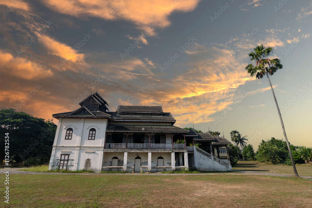 Burmese temple, Wat Chaiyamongkol (Jongkha), Wihan, an ancient temple ...