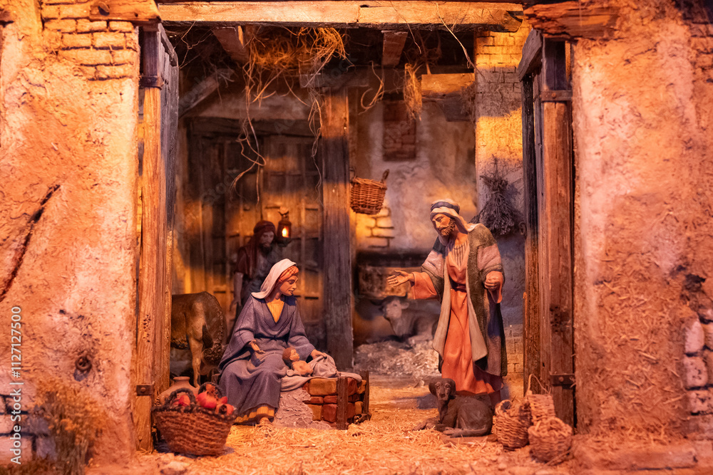 Figuras para decorar un belén de navidad. Establo con nacimiento del ...