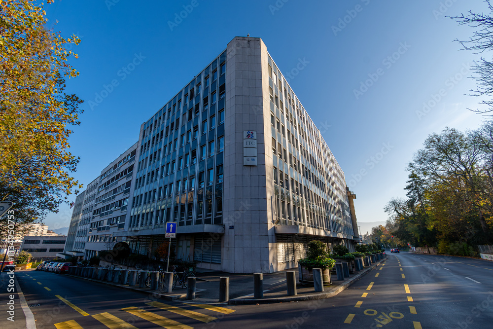 Genève, Suisse - 16 novembre 2024: Vue extérieure du Centre du Commerce ...