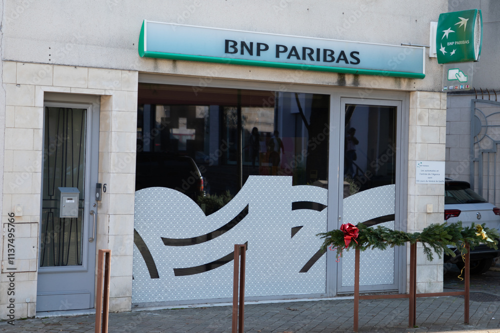 bnp paribas wall logo brand and chain text sign office facade agency ...