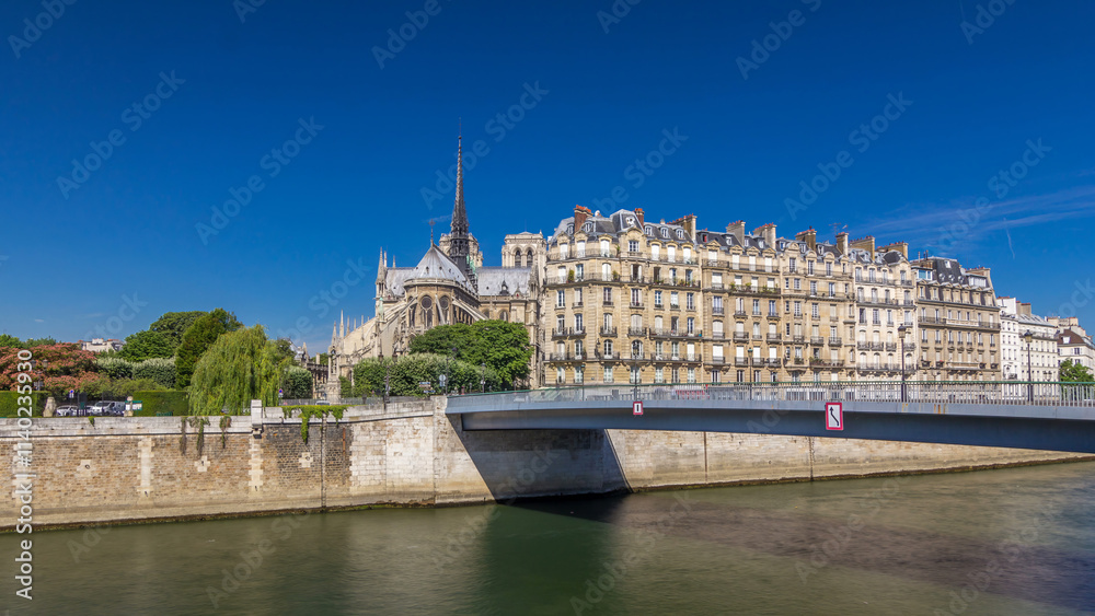 Seine and Notre Dame de Paris timelapse hyperlapse is the one of the ...