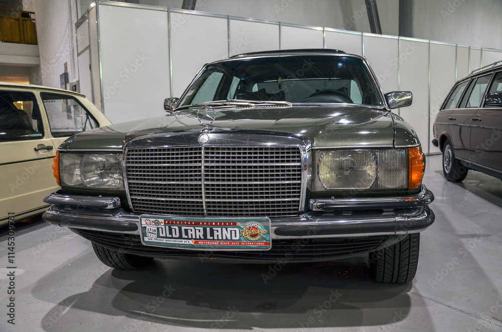 Luxurious and elegant green iconic sedan 1975 Mercedes-Benz 280 SE W116 ...