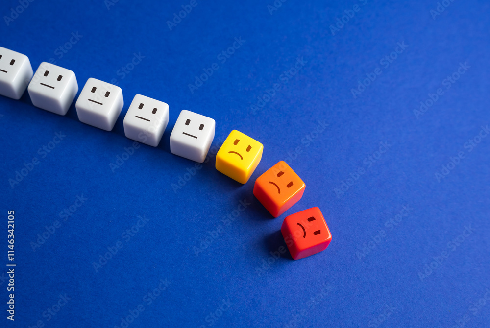 Blocks with faces crumbles, the unfortunate ones leave the line ...