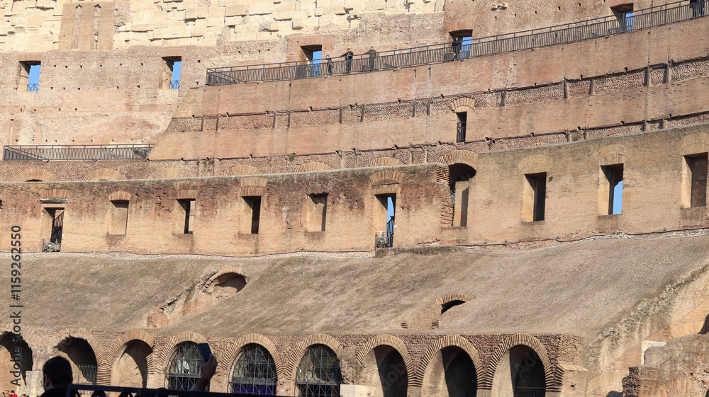 Foto de Stock Visão interna das ruínas do Coliseu de Roma, Itália ...