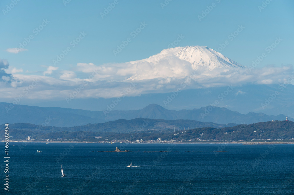 Sunny Day at Kamakura and Mount Fuji from afar with Enoshima Island in ...