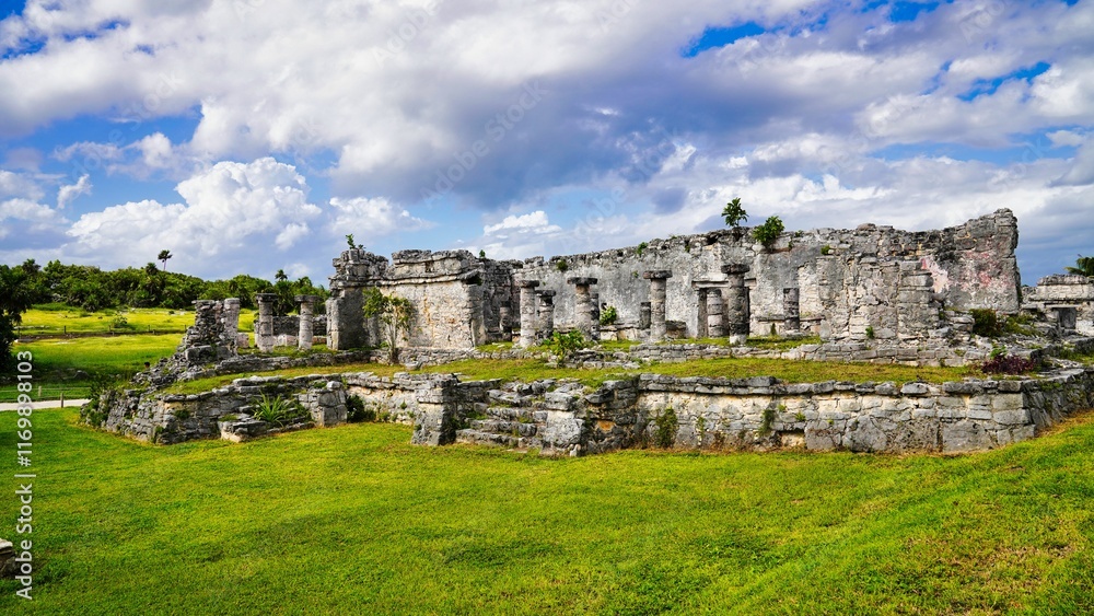 Temple of the Columns or Casa de las Columnas, a religious structure ...