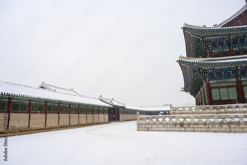 Winter snow at Gyeongbokgung Palace in Seoul, South Korea ...