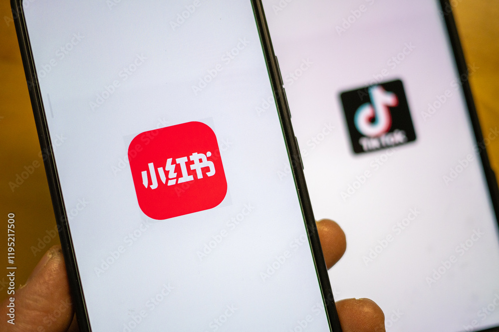 Foto de Stock Qingdao,China-Jan.14.2025:REDnote and TikTok apps on ...