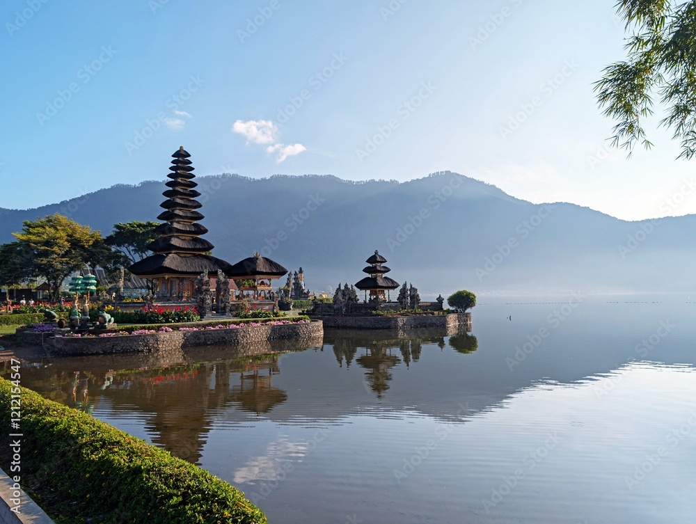 Ulun Danu Temple : The temple complex is located on the northwest shore ...