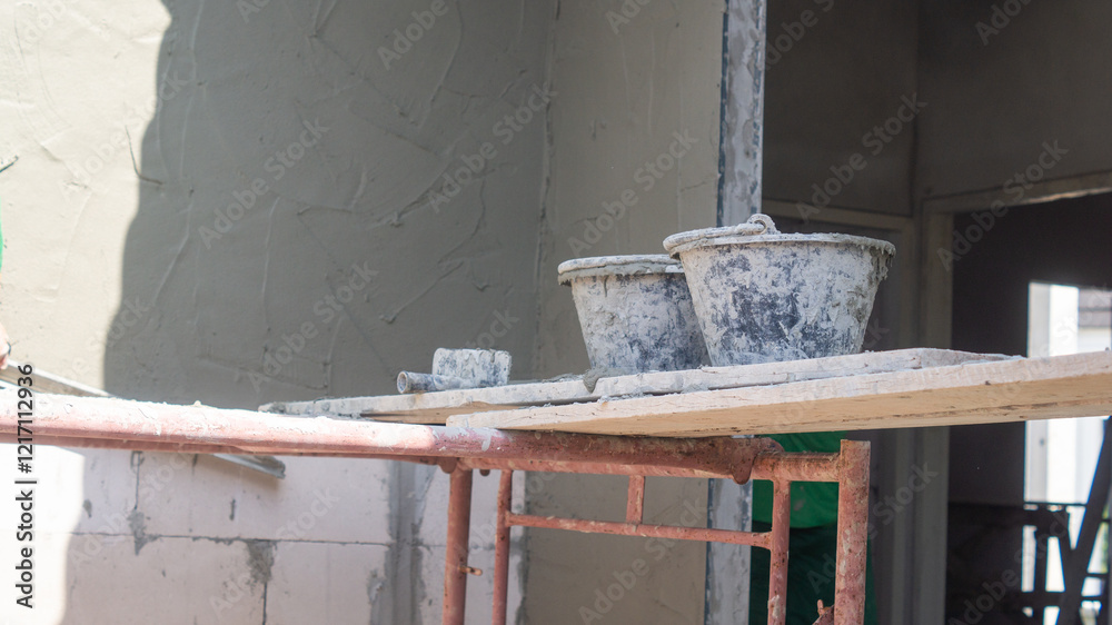 Foto de Stock Plastic bucket for putting cement in wall plastering work ...