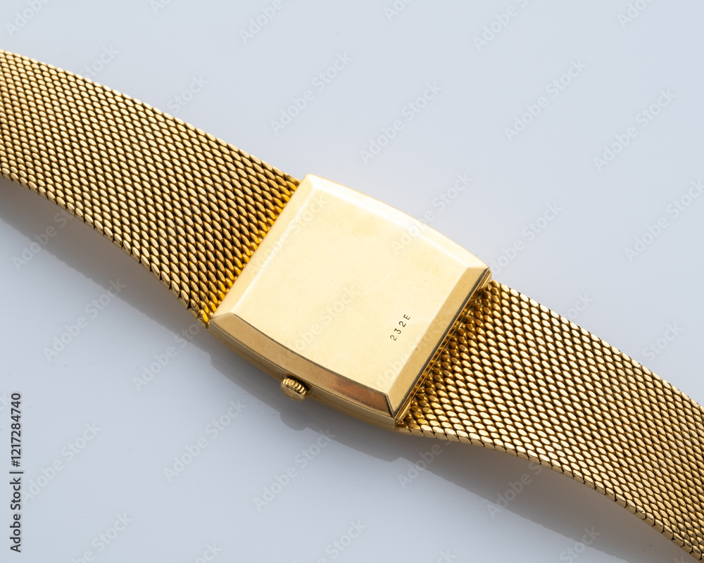 Zenith watch case back view. Manual winding watch, 18kt yellow gold ...