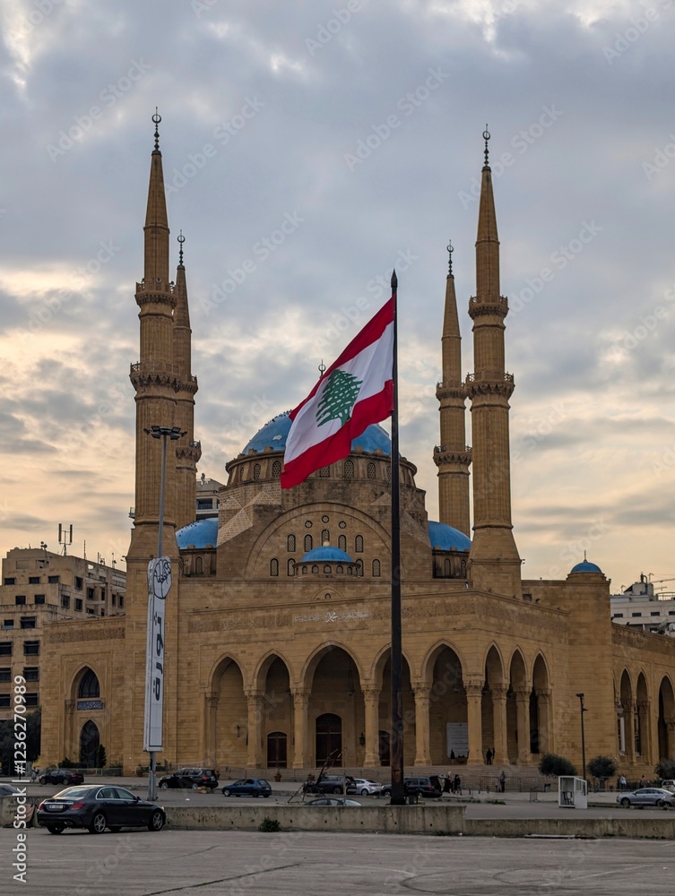 Foto de Stock Beirut, Lebanon 01 26 2025: Al Amin mosque with blue ...