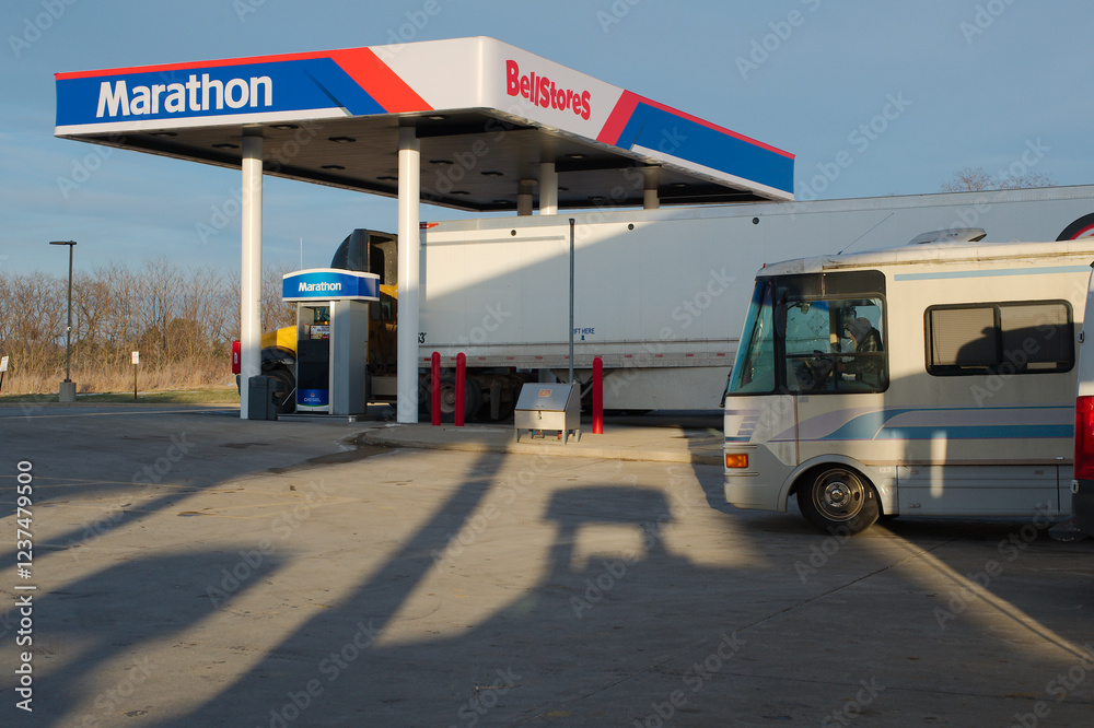 BellStores Marathon gas station and convenience food store. Editorial ...