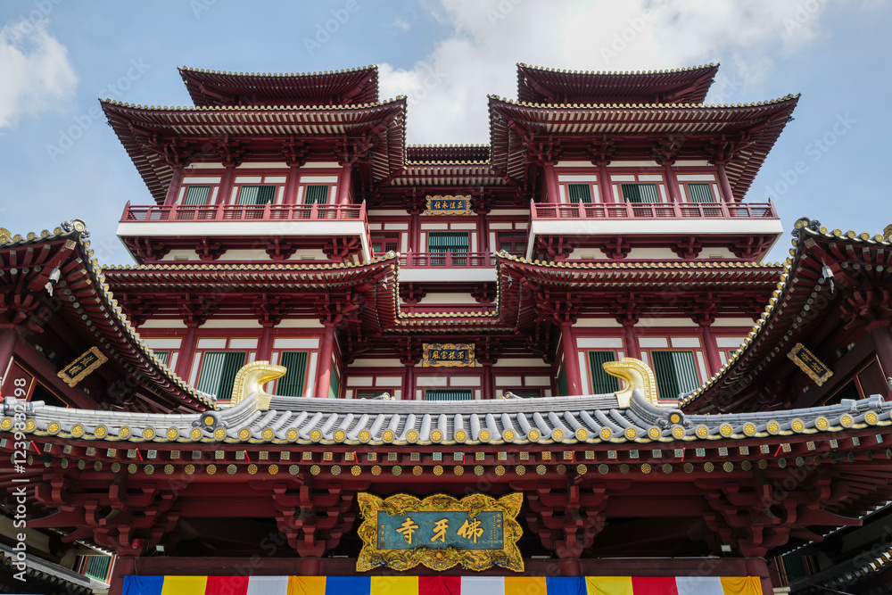The breathtaking Buddha Tooth Relic Temple in Singapore, a stunning ...